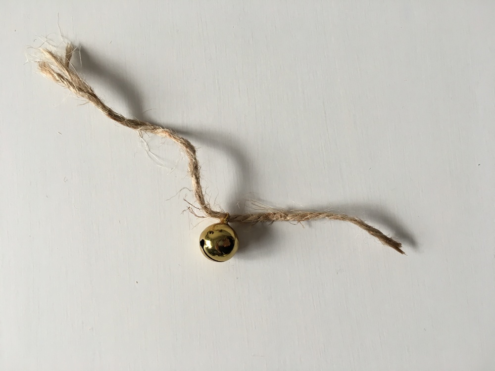 場所いらず！ 100均材料で作る「壁ツリー」でクリスマス準備【初級編】 : mammemo